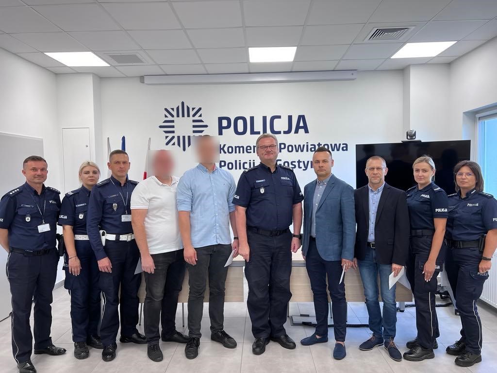 Komendant Powiatowy Policji w Gostyniu wyróżnił ośmiu policjantów - Aktualności - KPP Gostyń